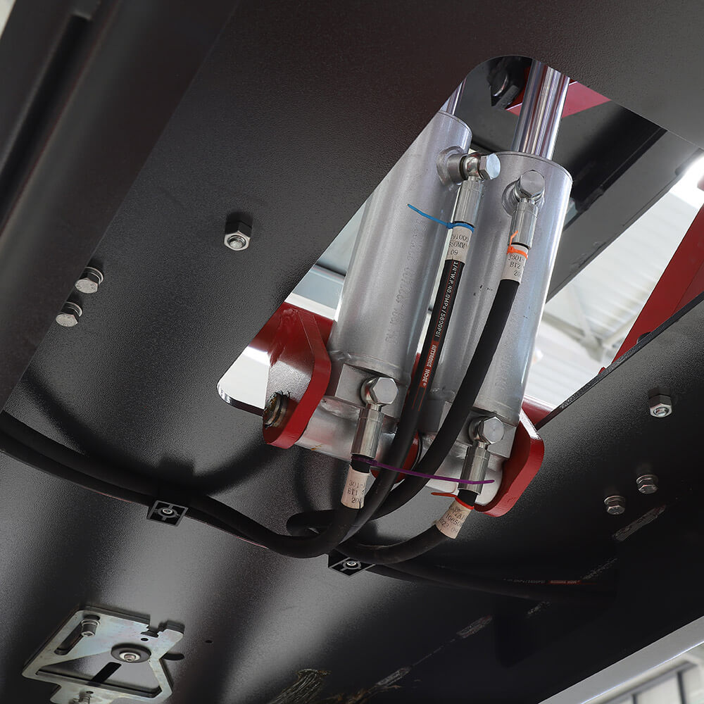 Deluxe körebanelift förberedd för spårning med kapacitet på 5500 kg